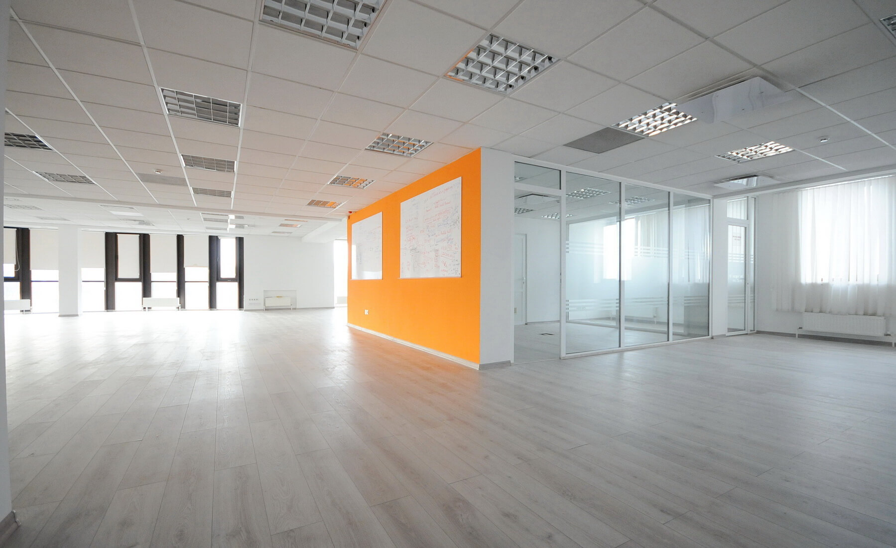 Round Tower 215m2 - Offices